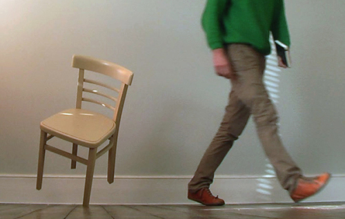 Chaise en équilibre par Pascal Anson - Blog Esprit Design